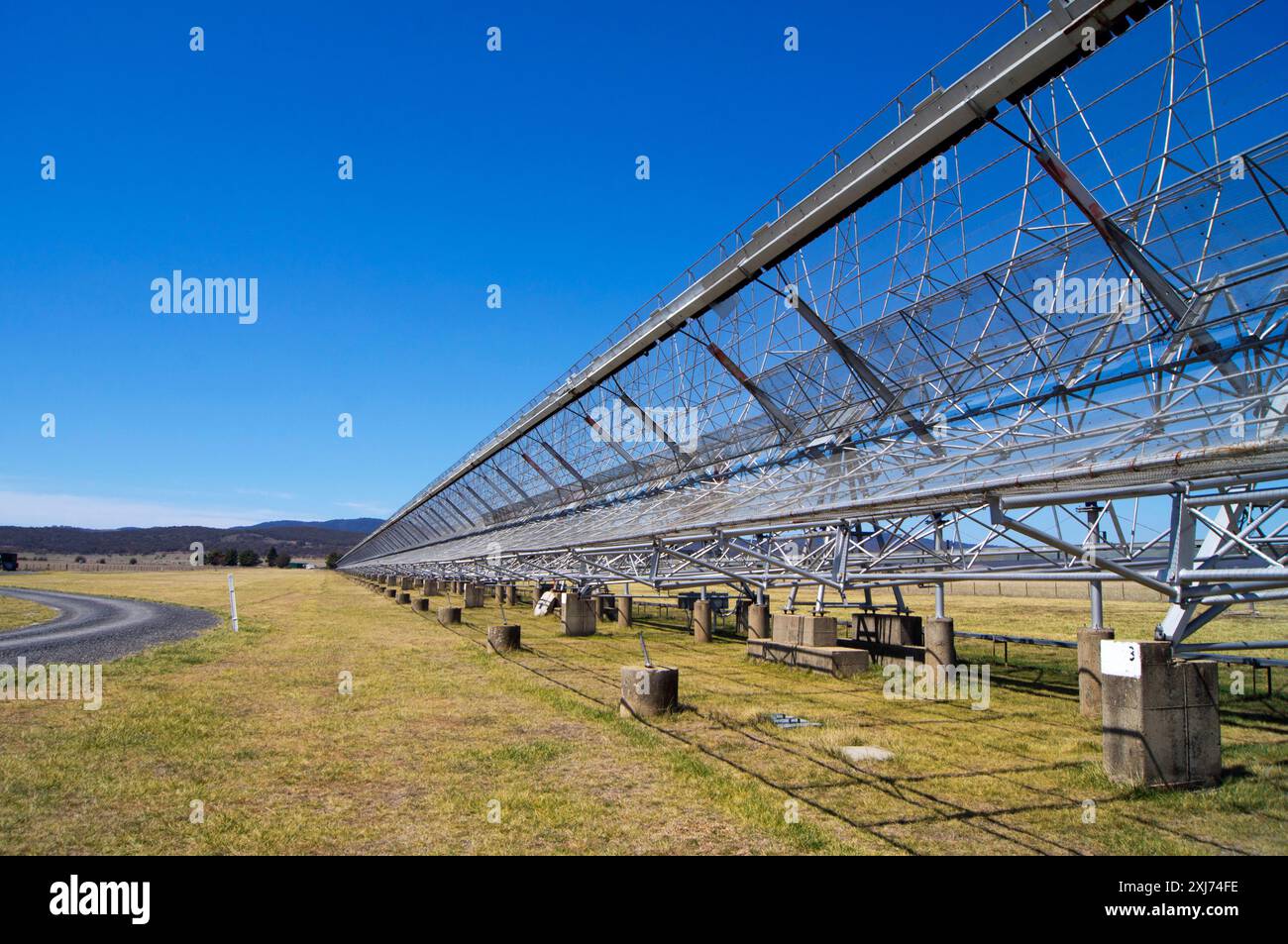 The Mills Cross Radio Telescope at Molonglo Observatory, east of ...
