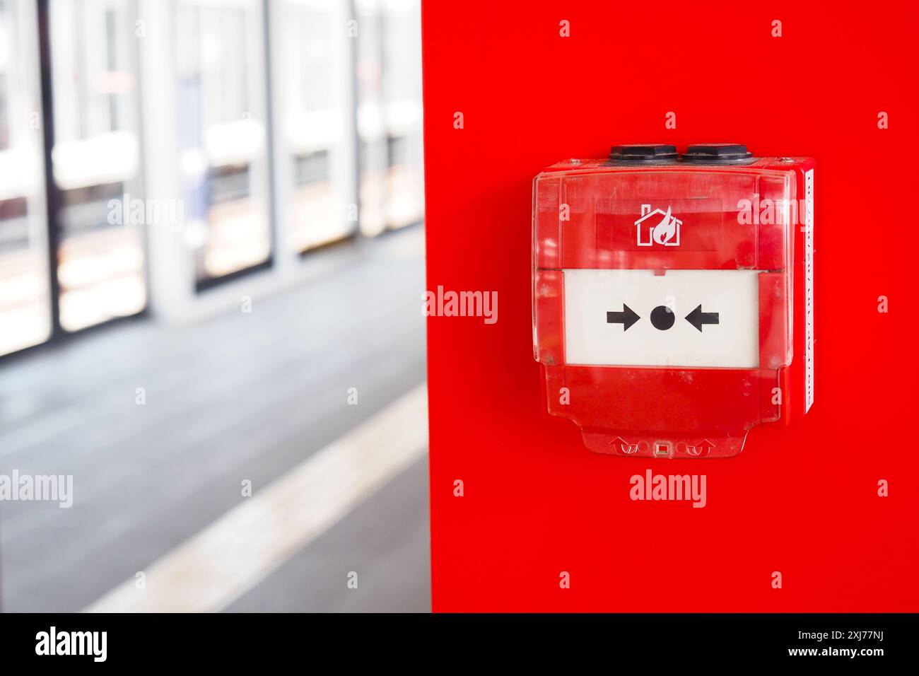Red fire alarm button on wall Stock Photo - Alamy