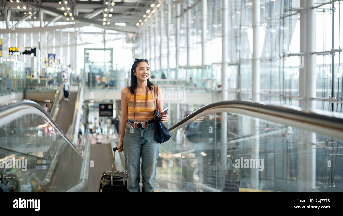 Beautiful woman check in counter hi-res stock photography and images ...
