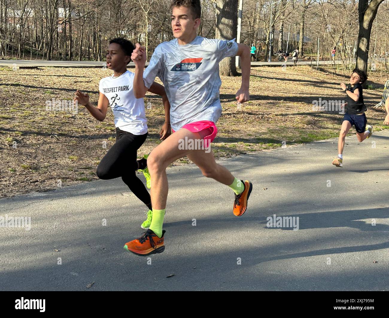 Students running out school hi-res stock photography and images - Alamy