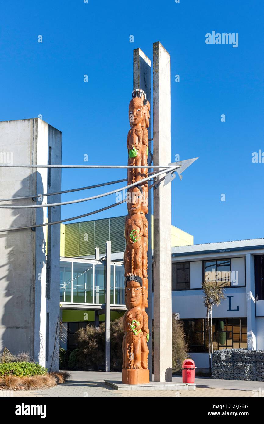 Maori carving outside Te Puna Wanaka Building, Ara Institute of ...