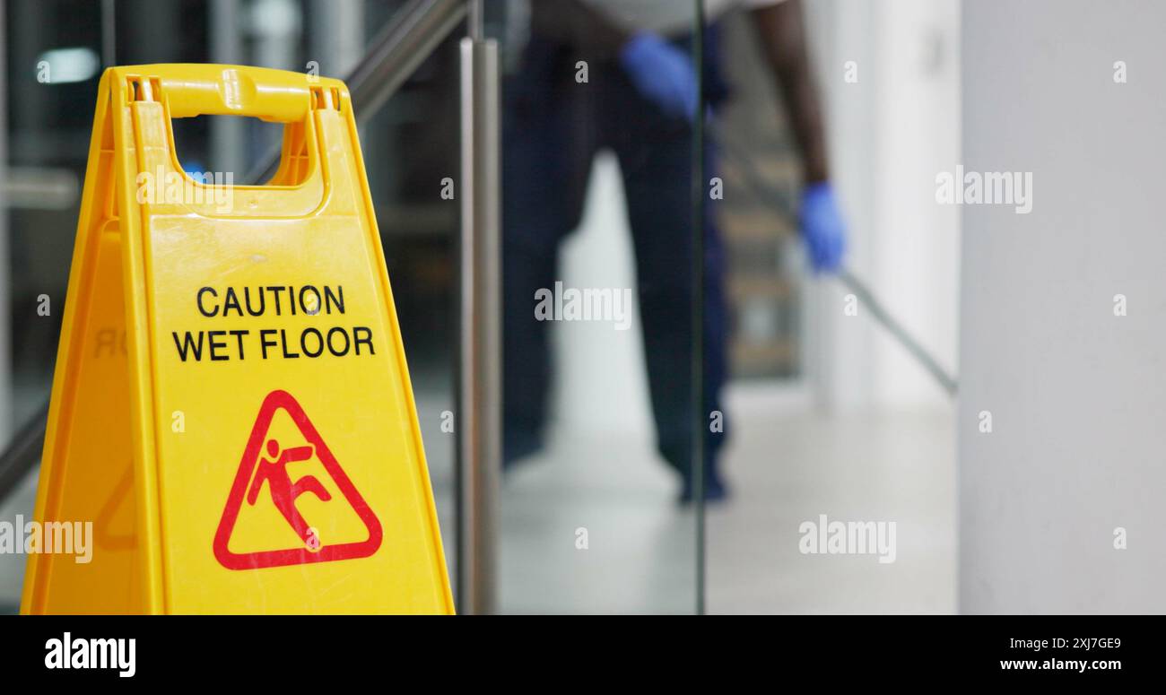 Office cleaner and night hi-res stock photography and images - Alamy