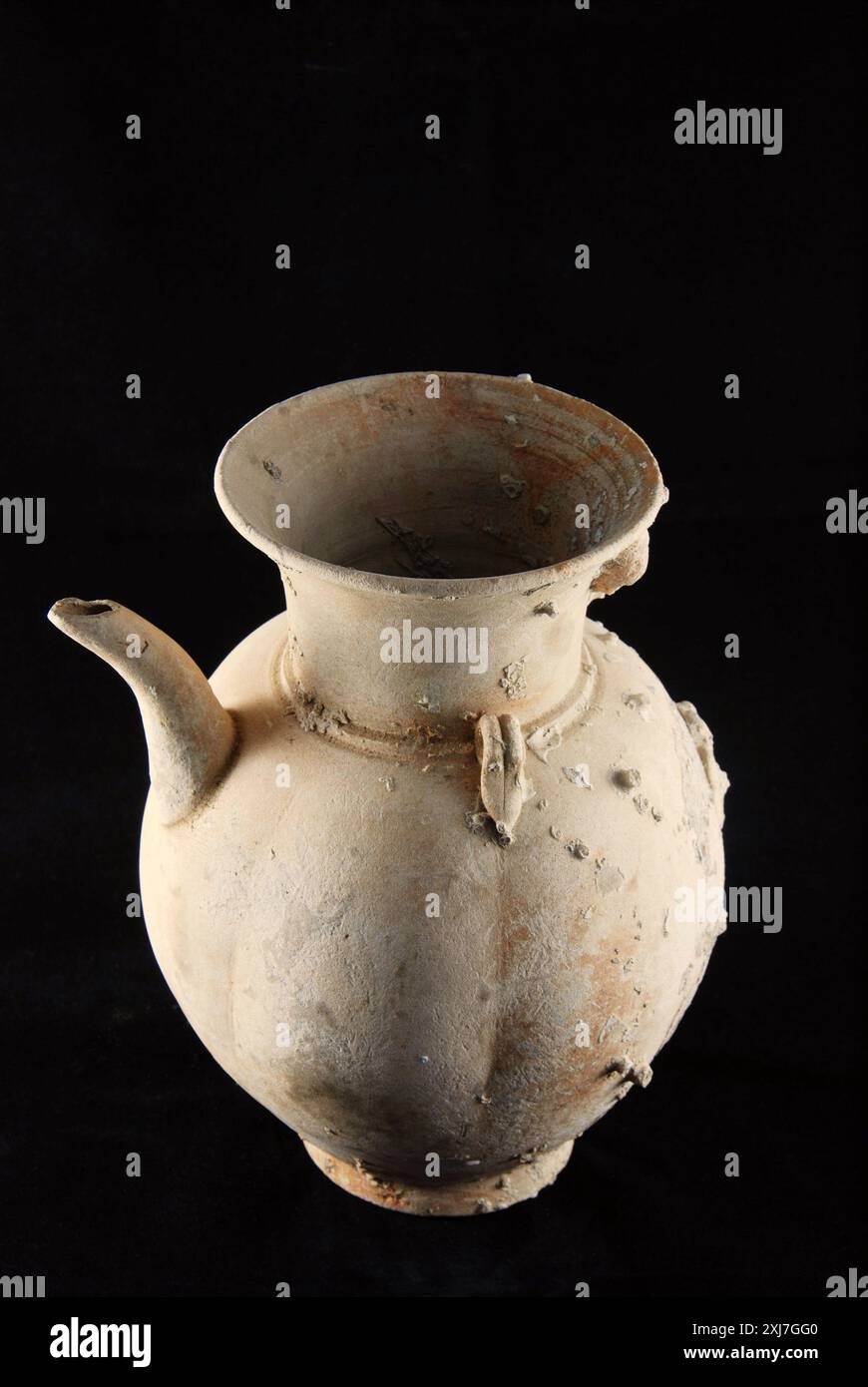 Ancient chinese ceramicware hi-res stock photography and images - Alamy