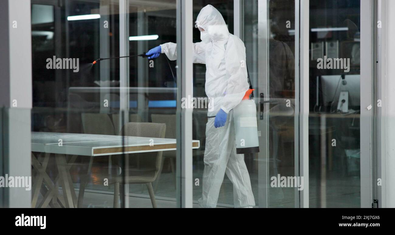 Office cleaner and night hi-res stock photography and images - Alamy