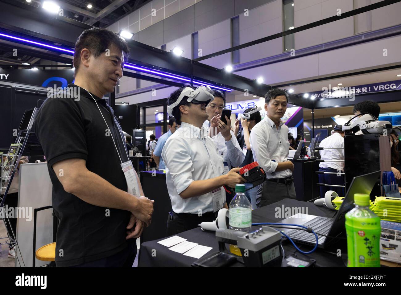 Meta quest headset hi-res stock photography and images - Alamy