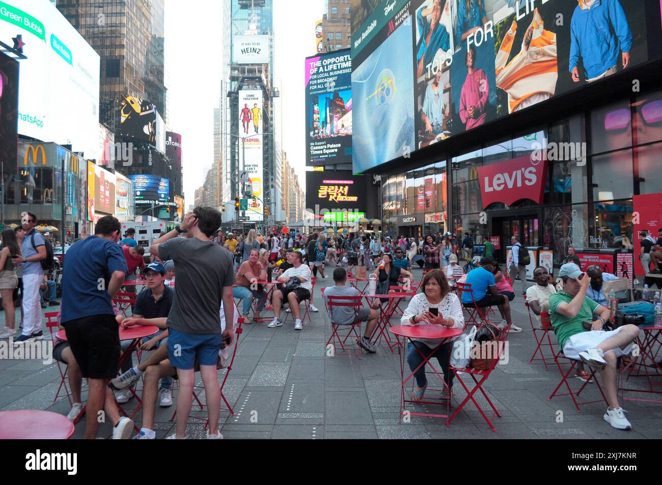 90s times square hi-res stock photography and images - Alamy