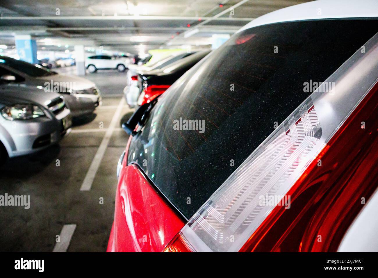 Floor indoor multi storey car park hi-res stock photography and images ...