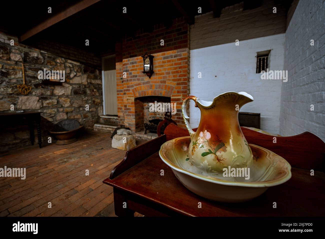 Brisbane, QLD, Australia - Old bedroom washing pot vase Stock Photo - Alamy