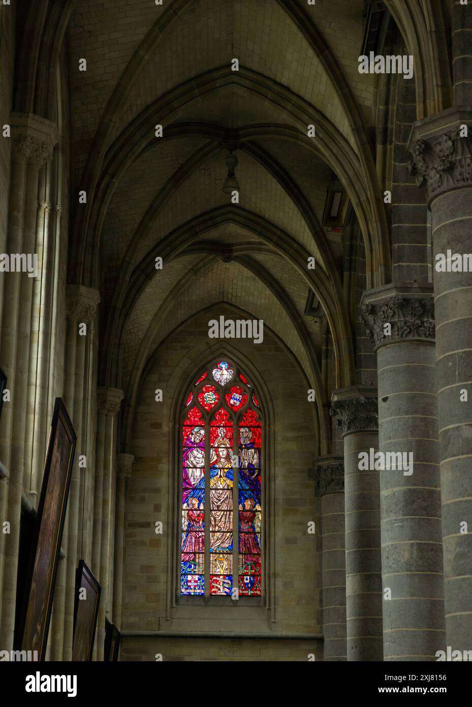 Ypres St. Martin's Cathedral was destroyed during WWI and fully ...