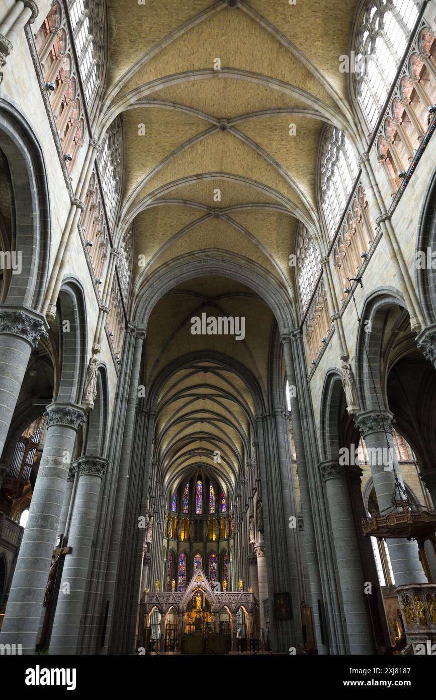 Ypres St. Martin's Cathedral was destroyed during WWI and fully ...