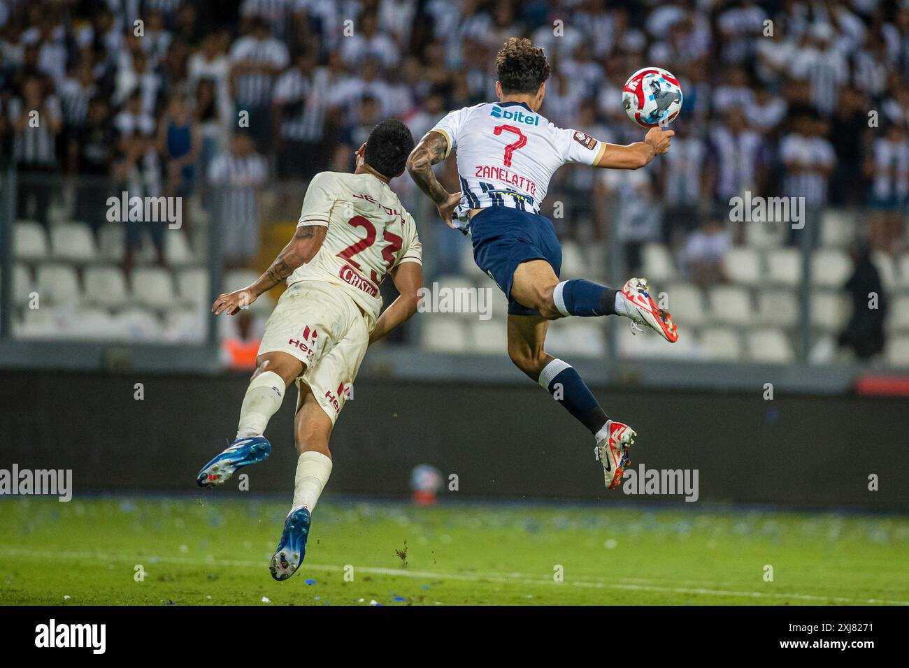 LIMA, PERU - FEBRUARY 10: Jorge Murrugarra of Universitario and Franco ...