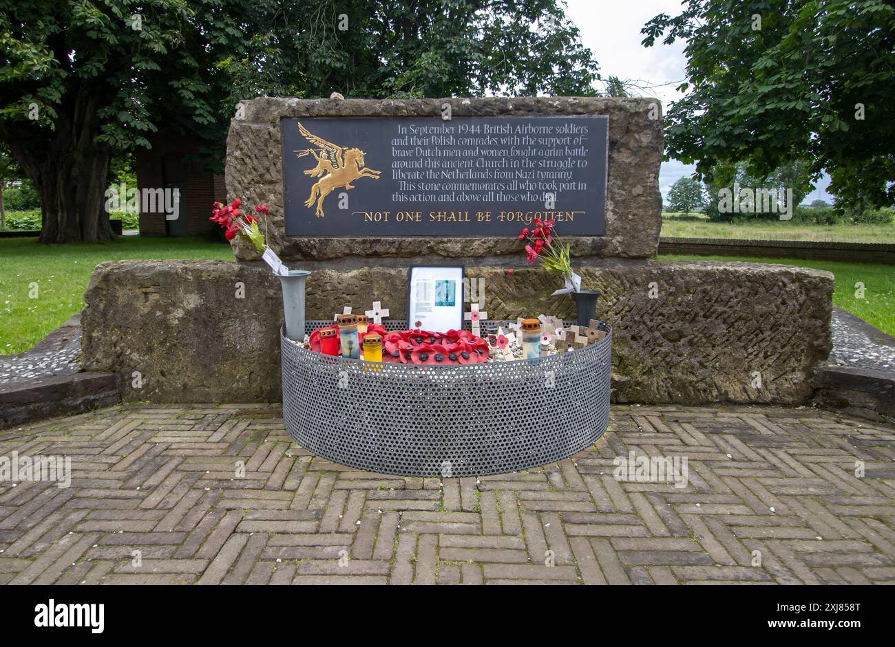Memorial to the Dutch citizens, and British and Polish soldiers who ...