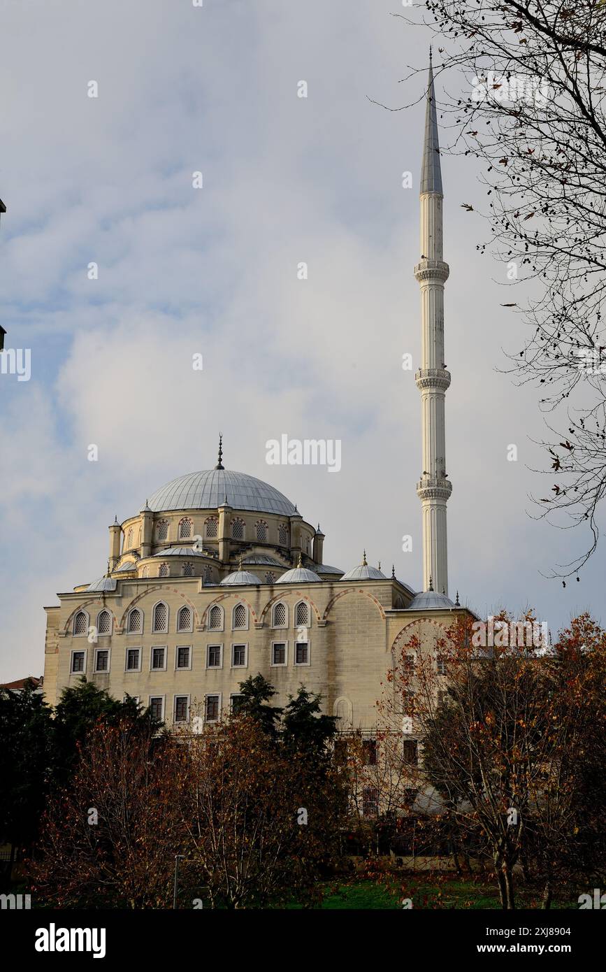 Mosque gardens in istanbul hi-res stock photography and images - Alamy