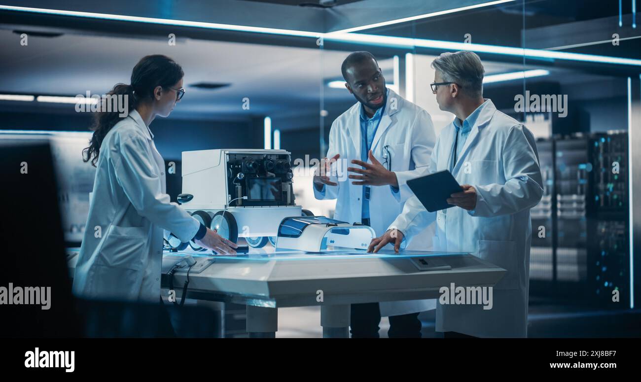 Robot in robotics research facility hi-res stock photography and images - Alamy