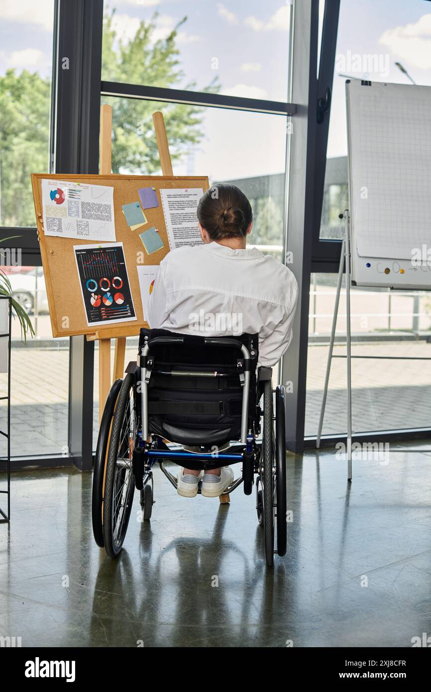 Employee in wheelchair hi-res stock photography and images - Alamy