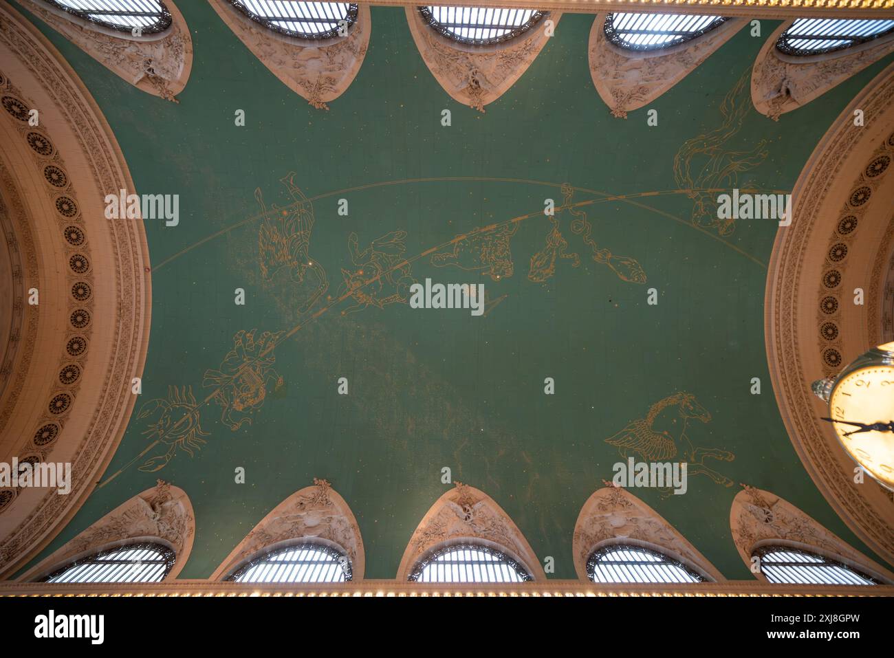 The celestial ceiling of Grand Central Terminal in New York City ...