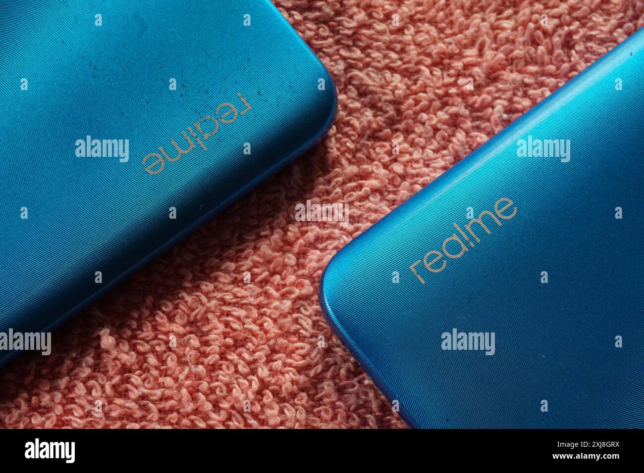 Logo realme hi-res stock photography and images - Alamy