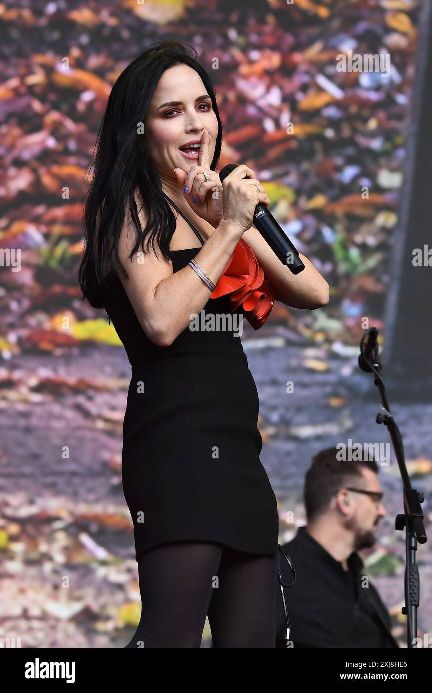 LONDON, ENGLAND - JULY 07: Andrea Corr of ‘The Corrs’ performing at ...