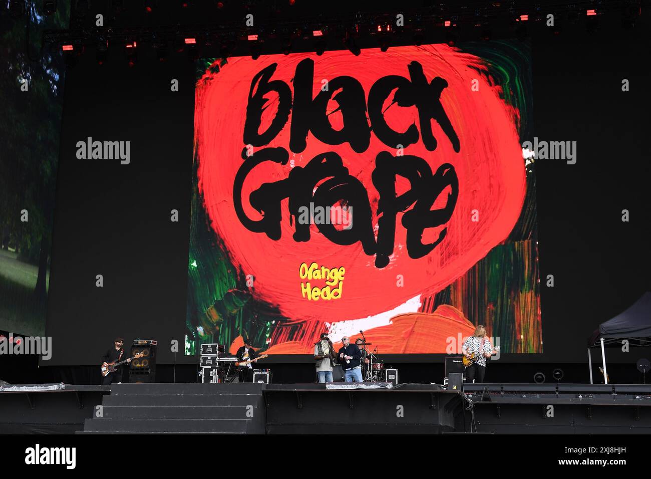 LONDON, ENGLAND - JULY 06: Paul "Kermit" Leveridge and Shaun Ryder of ...