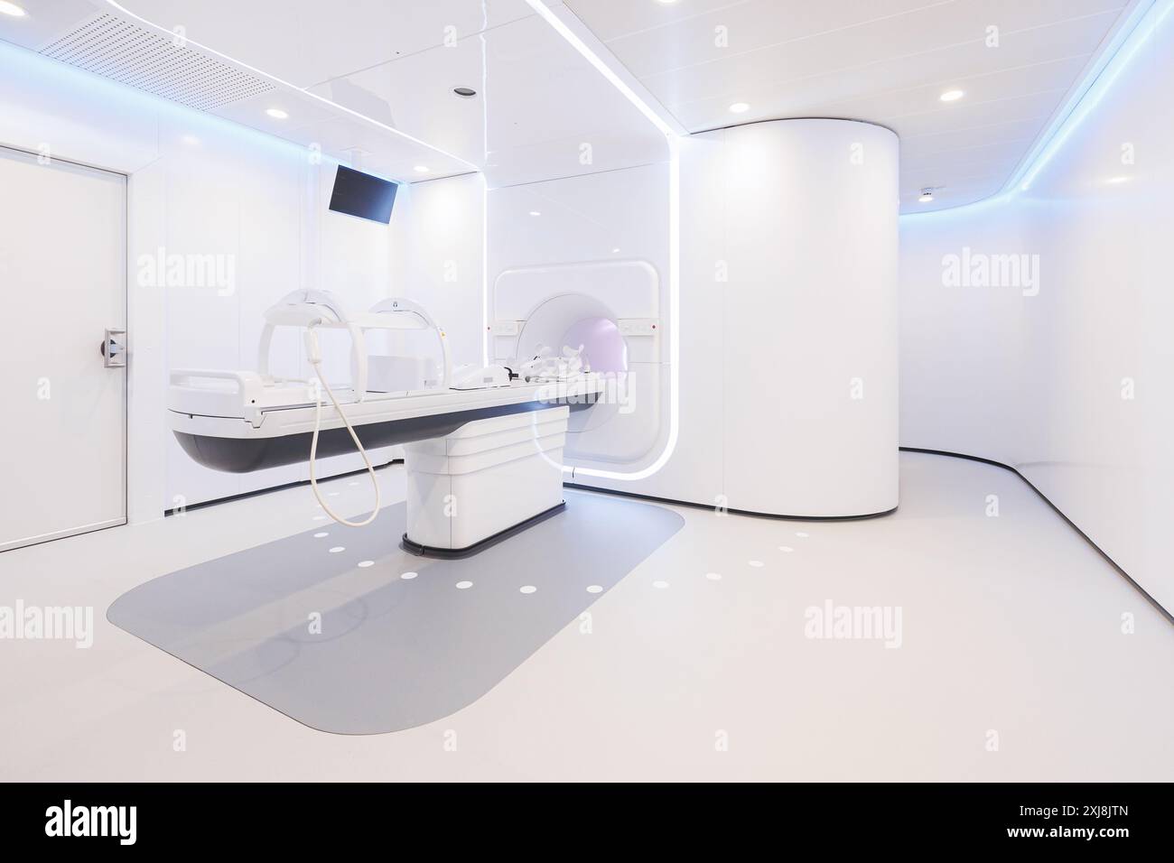 MR-Linac radiation therapy machine. Magnetic resonance imaging MRI ...