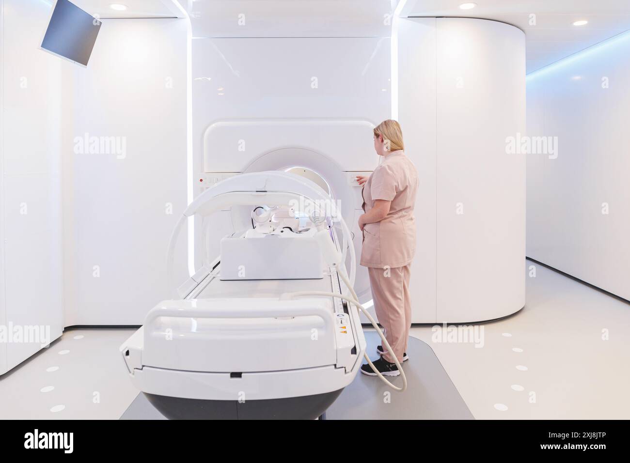 MR-Linac radiation therapy machine. Magnetic resonance imaging MRI ...