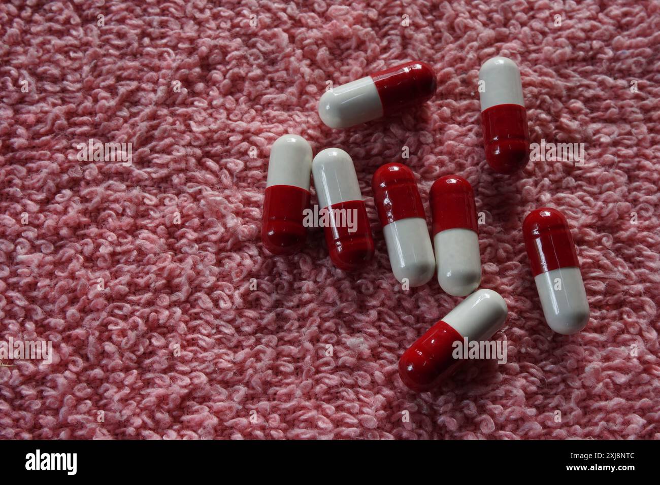 Red white antibiotic capsule hi-res stock photography and images - Alamy