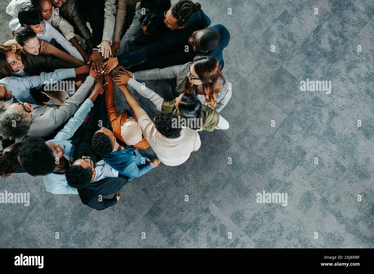 Team building exercise business hi-res stock photography and images - Alamy