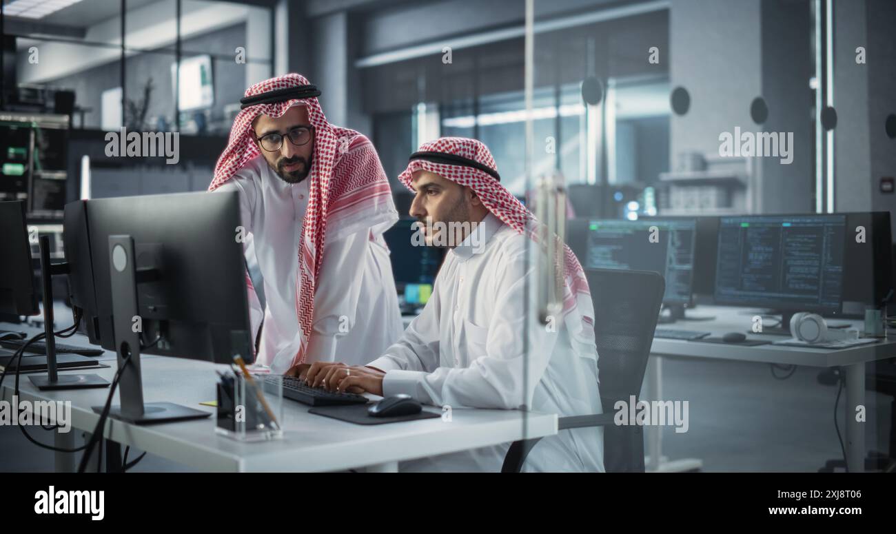 Saudi arab man computer office hi-res stock photography and images - Alamy