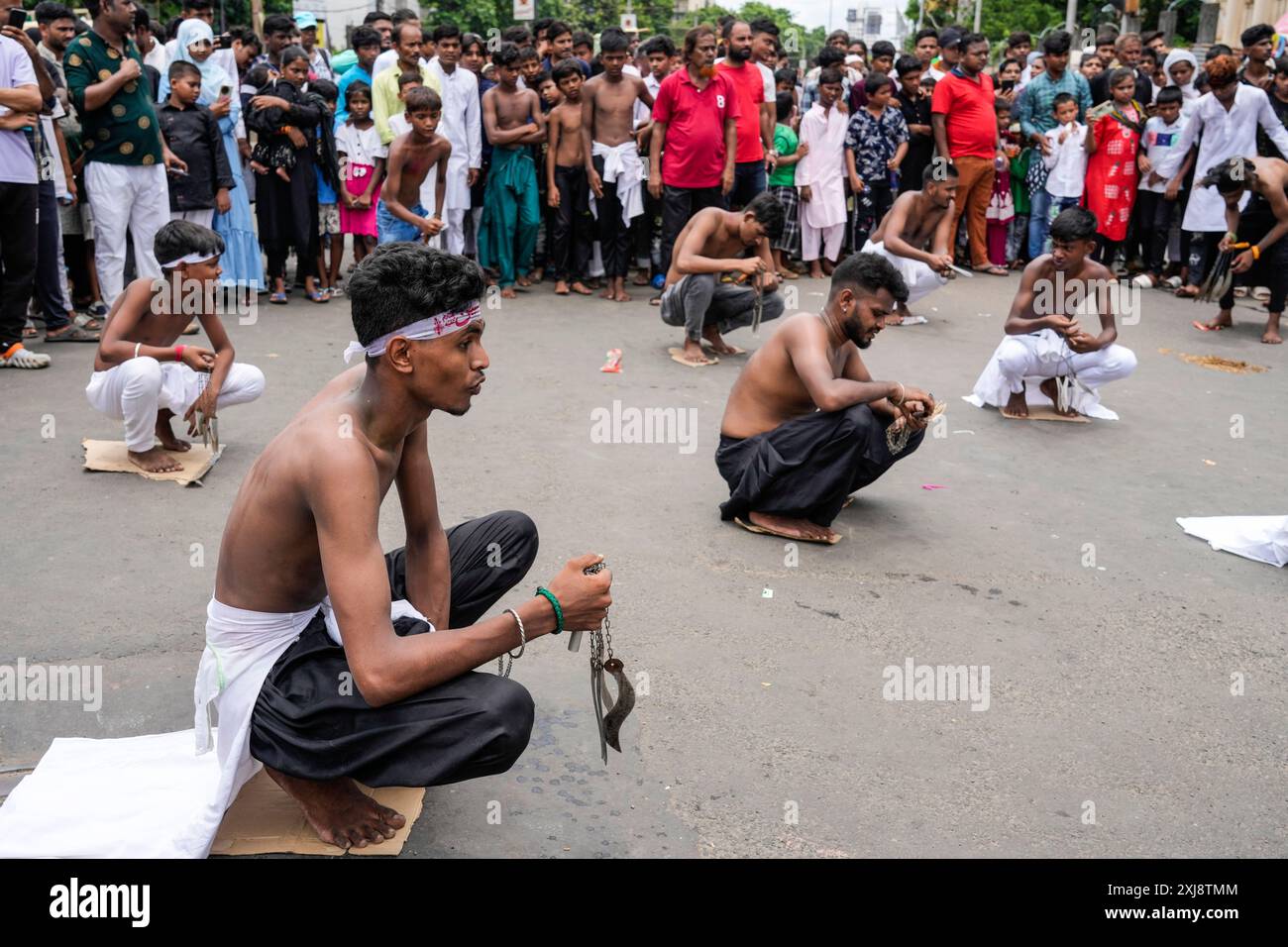 Shiite Muslims wait with chained knives prior to take part in Ashura ...