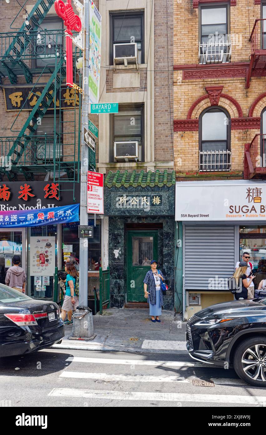 NYC Chinatown: A simulated tile roof is a canopy over a recessed green ...