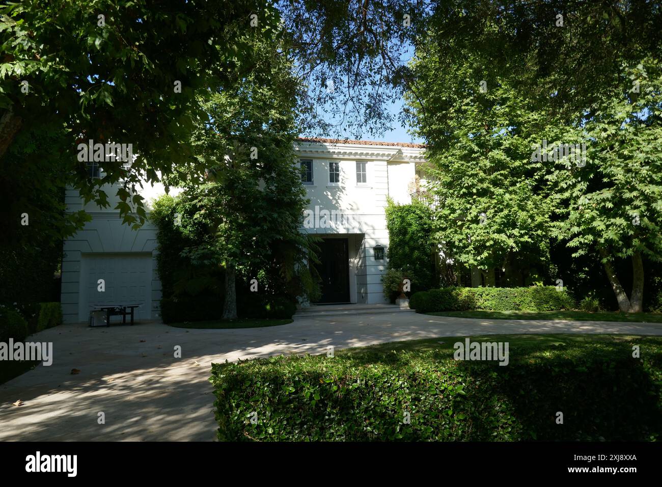 Menendez home at 722 n elm drive hi-res stock photography and images ...