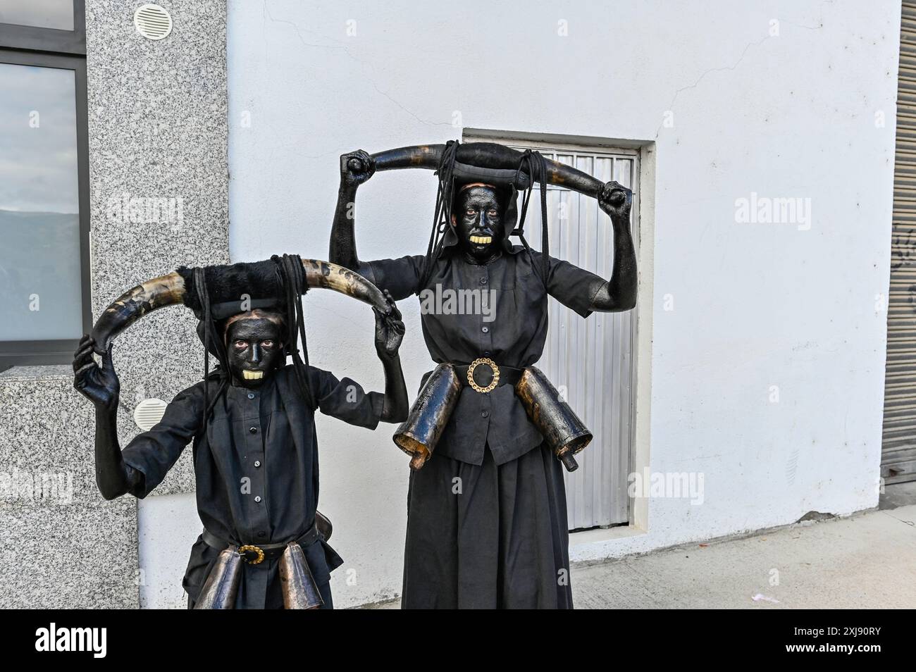 Las Tóras de Luzón, a captivating tradition in Guadalajara, Spain ...