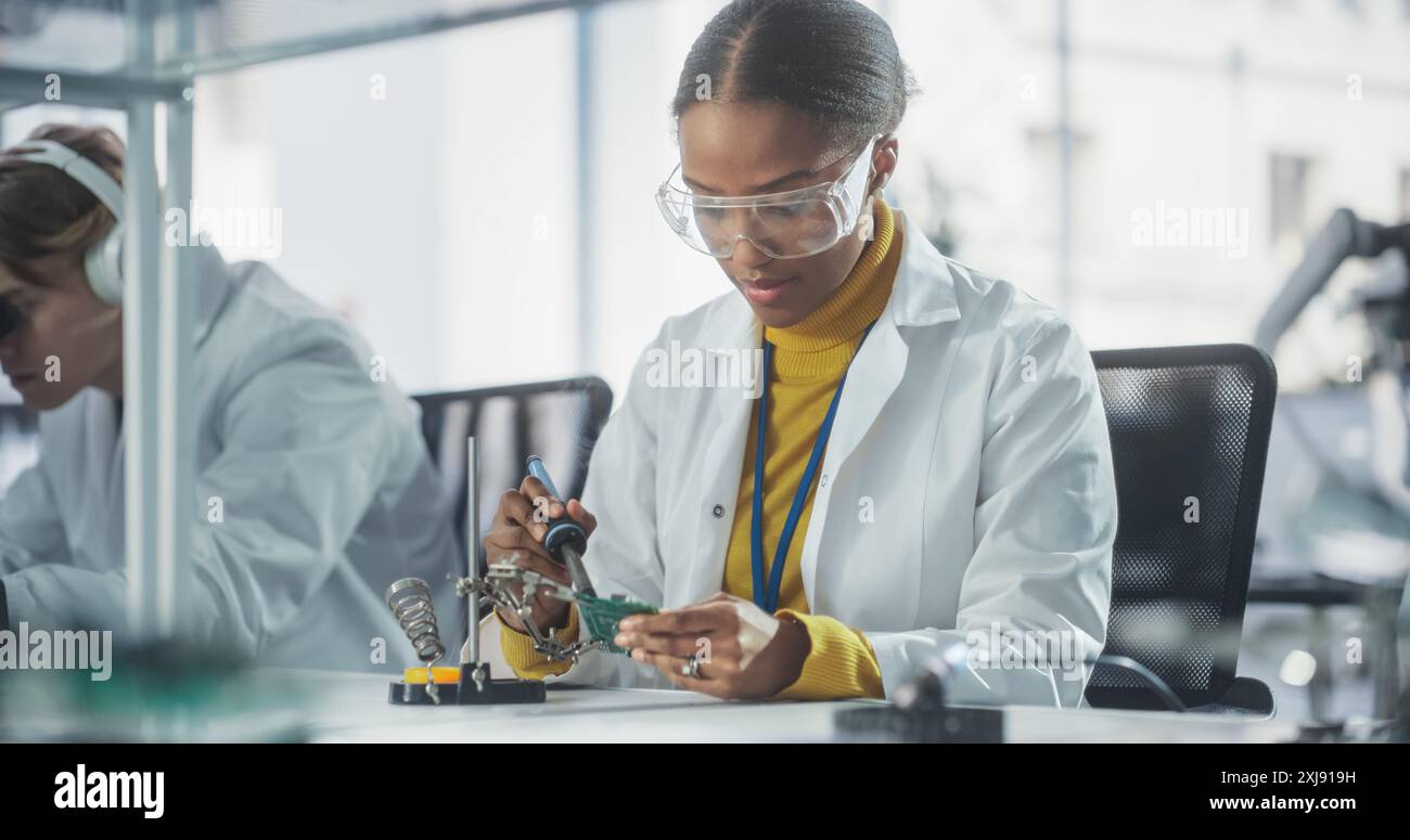 Science laboratory black and white hi-res stock photography and images ...