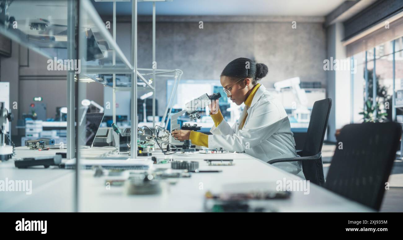 Microscopes classroom hi-res stock photography and images - Alamy