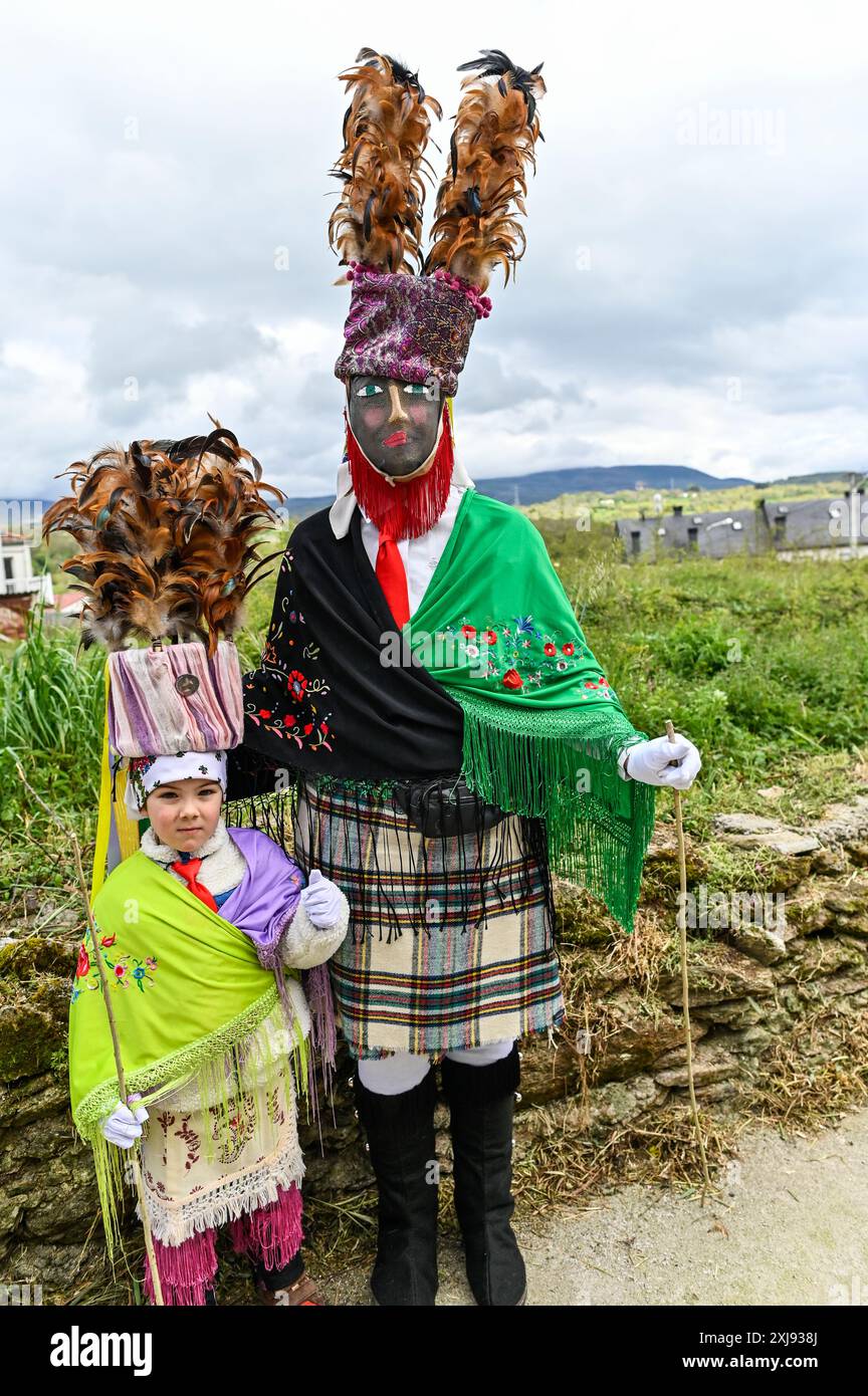 Wire molded masks hi-res stock photography and images - Alamy