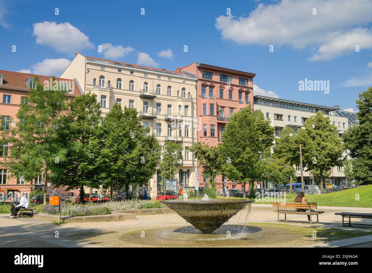 Menschen im brunnen hi-res stock photography and images - Alamy