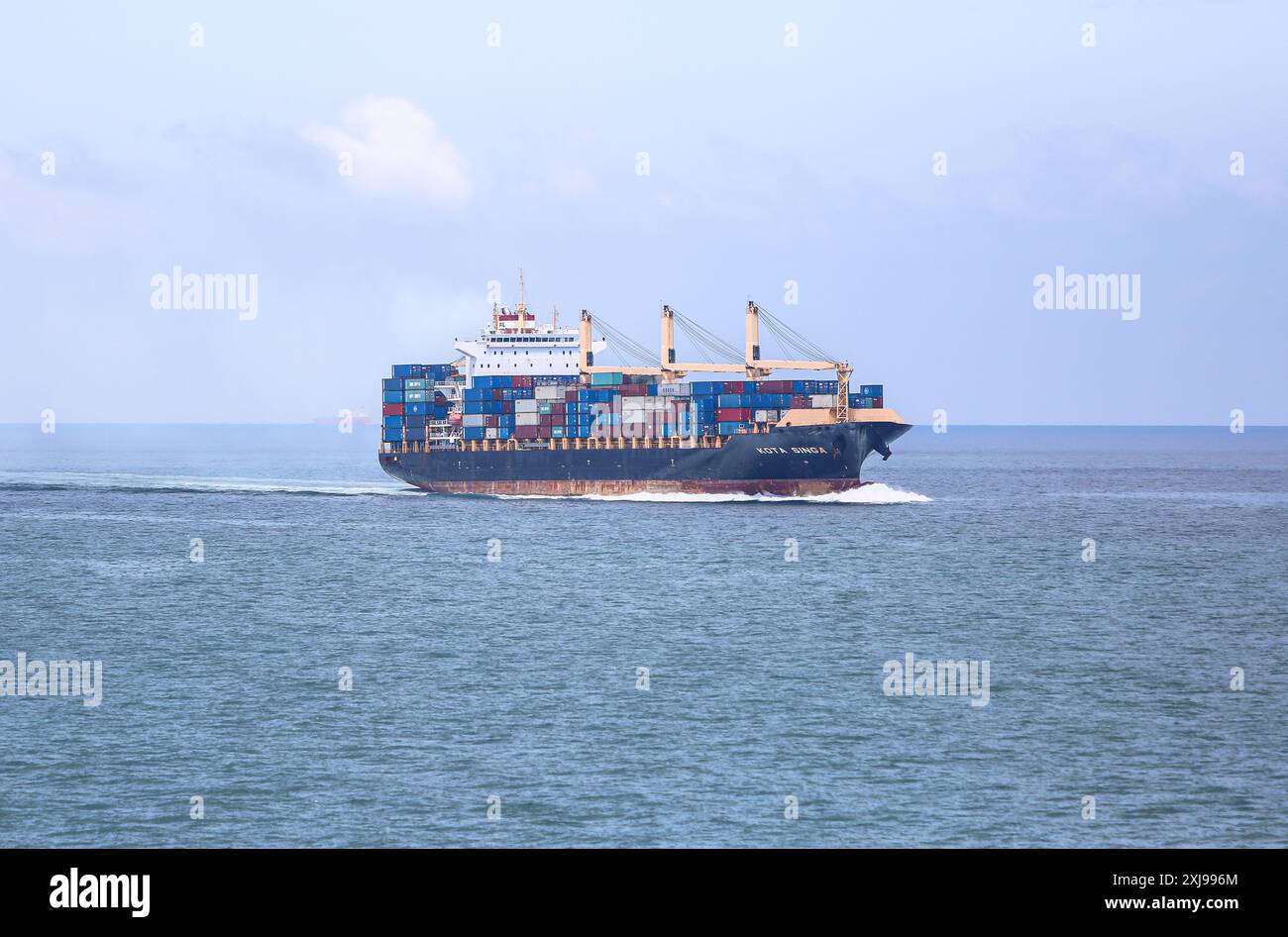 Asian shipping routes hi-res stock photography and images - Alamy
