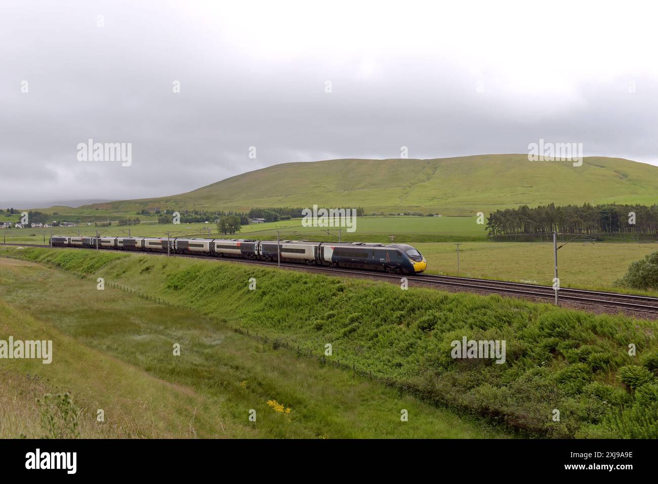 Avanti Class 390 Pendolino heading north on the West Coast Main Line near Beattock, Scotland, UK ...