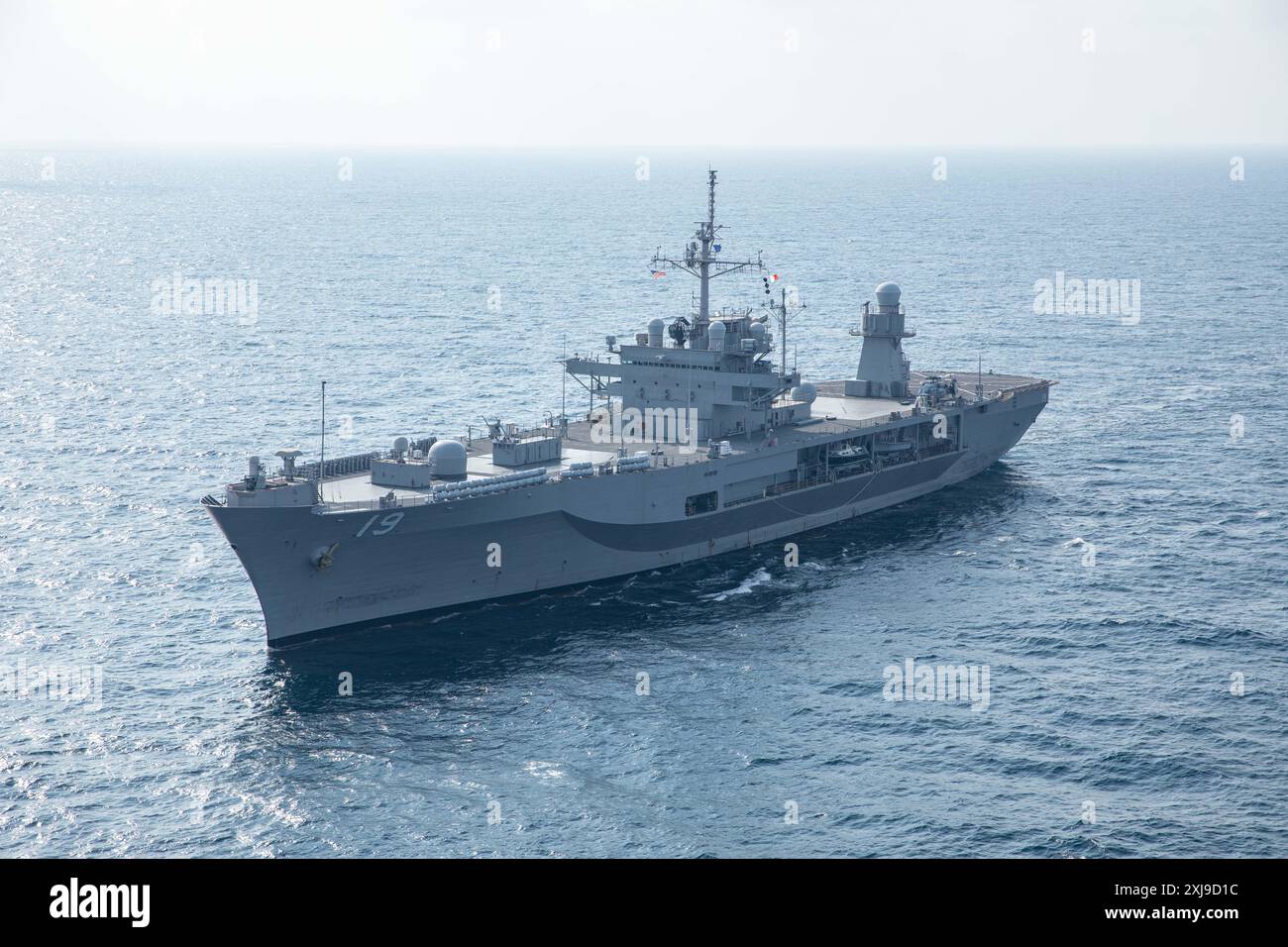 U.S. 7th Fleet flagship USS Blue Ridge (LCC 19) transits the Gulf of ...