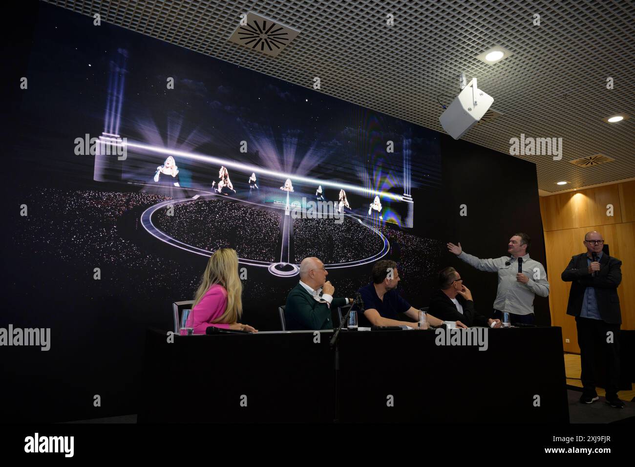 v.l. Andrea Kaiser, Marek Lieberberg, Jonathan Dickins Manager von ...