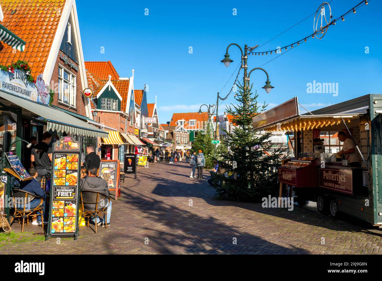 Volendam main street with traditional Dutch houses and shops, Volendam ...