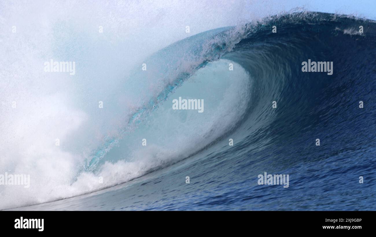 Breaking wave, Teahupo o, Tahiti, French Polynesia, South Pacific ...