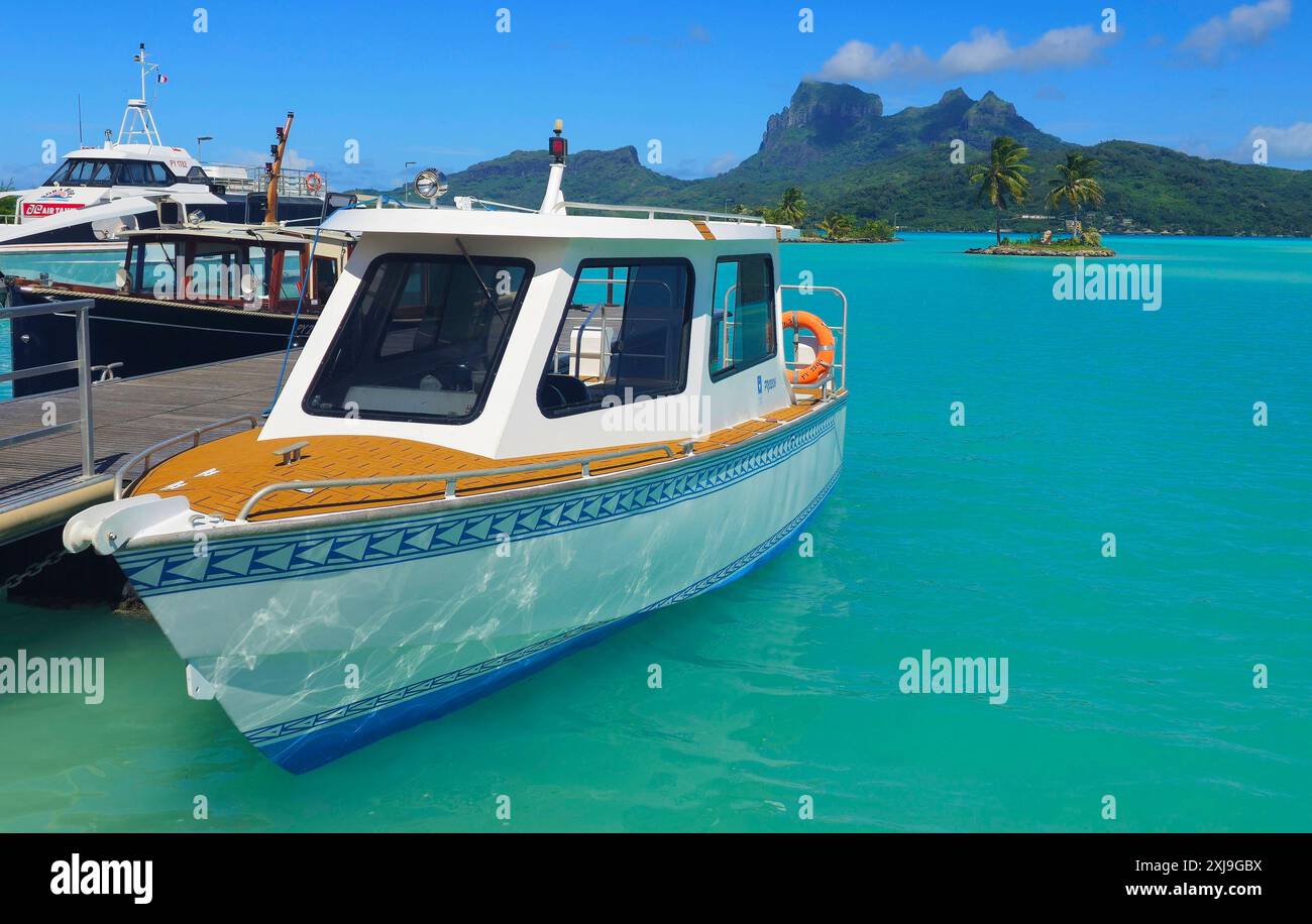 Airport jetty, Bora Bora, French Polynesia, South Pacific, Pacific ...