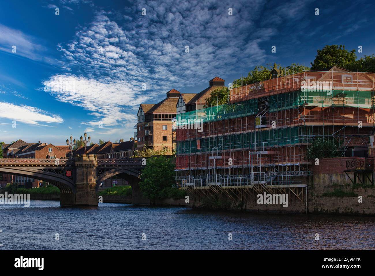 Buildings under construction works hi-res stock photography and images ...