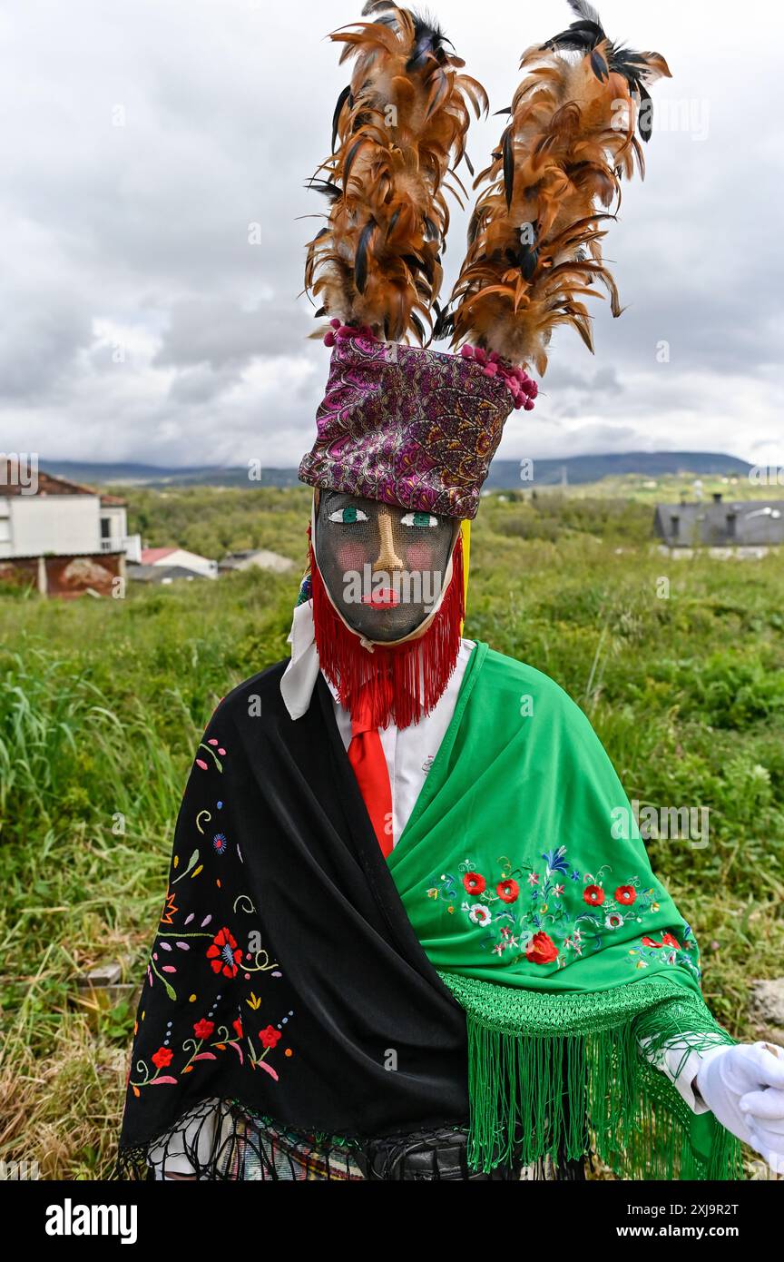Wire molded masks hi-res stock photography and images - Alamy