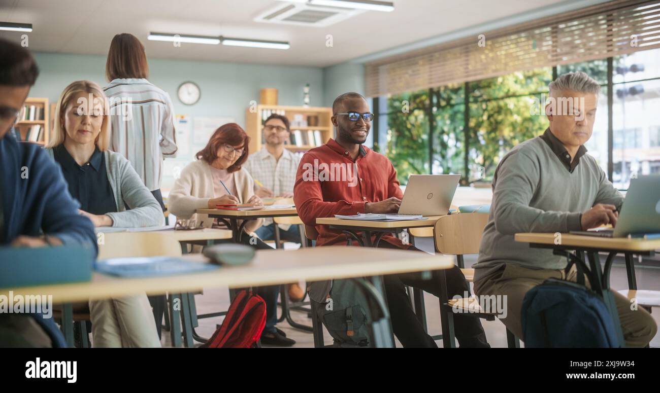 Indian classroom computers hi-res stock photography and images - Alamy