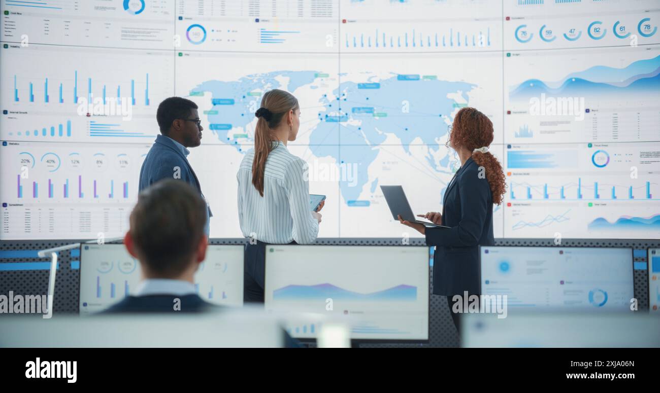 Collaboration computer screen map hi-res stock photography and images ...
