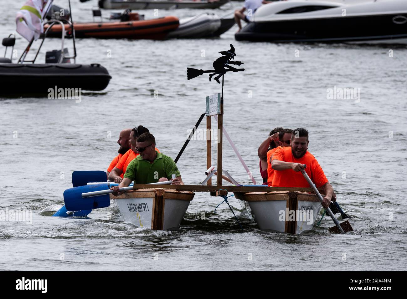 Community raft race hi-res stock photography and images - Alamy