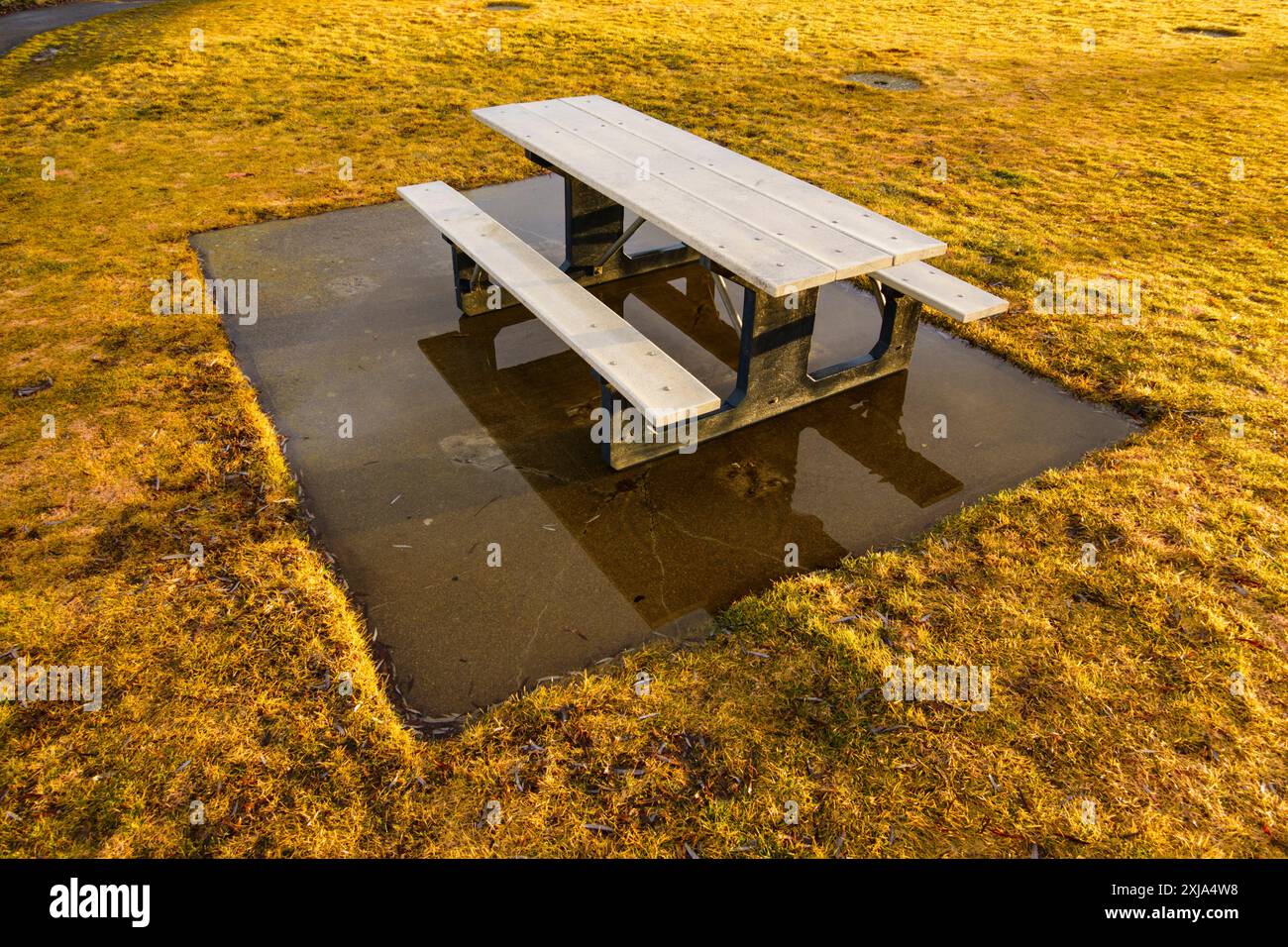 Interstate 90 Highway rest stop and picnic tables at Sprague ...
