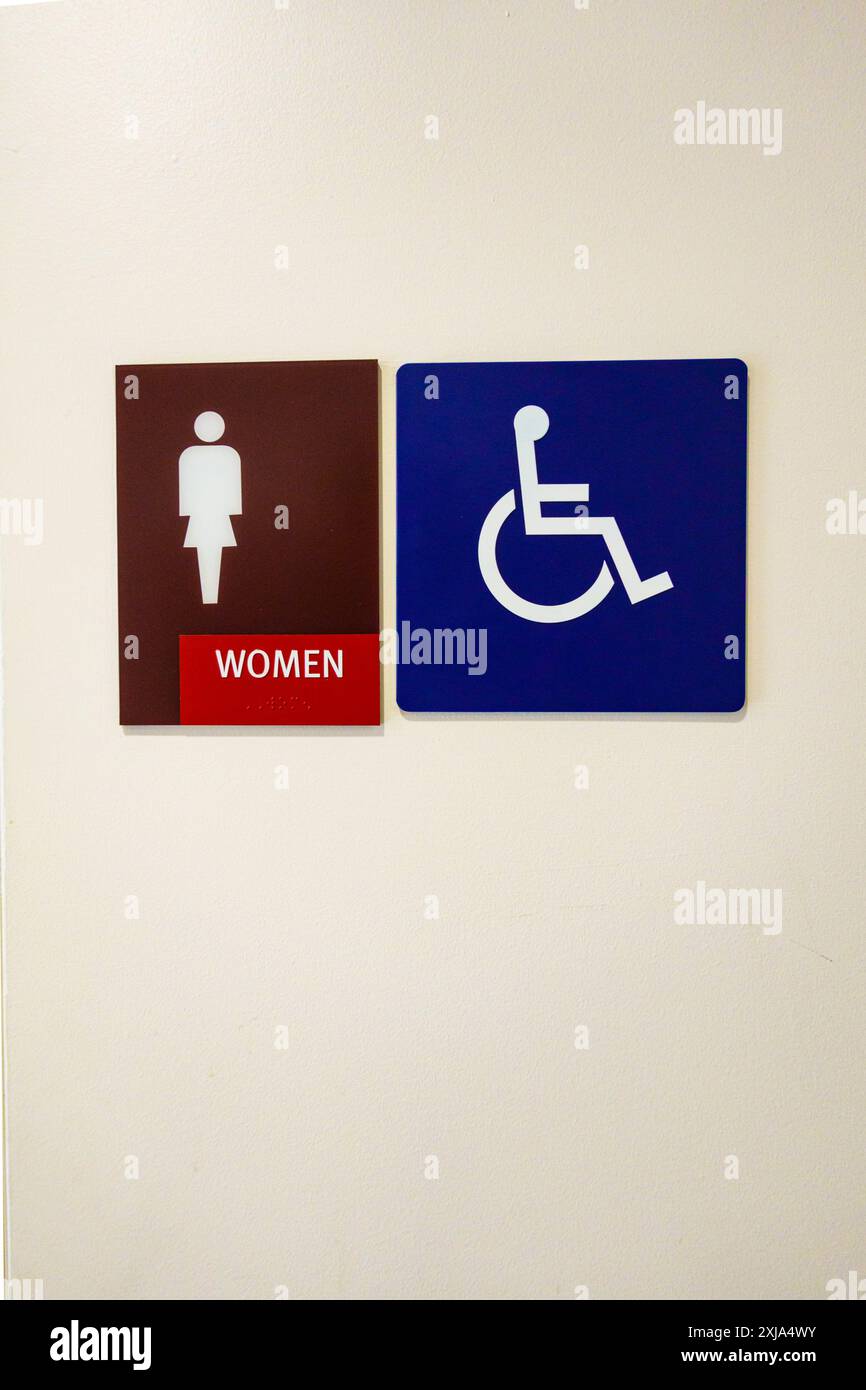 Ada access sign hi-res stock photography and images - Alamy